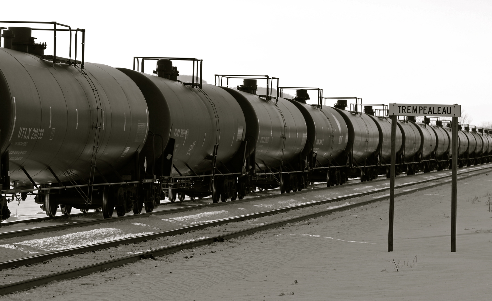 Bakken Oil Now Flowing in Dakota Access Pipeline But Oil Trains to ...