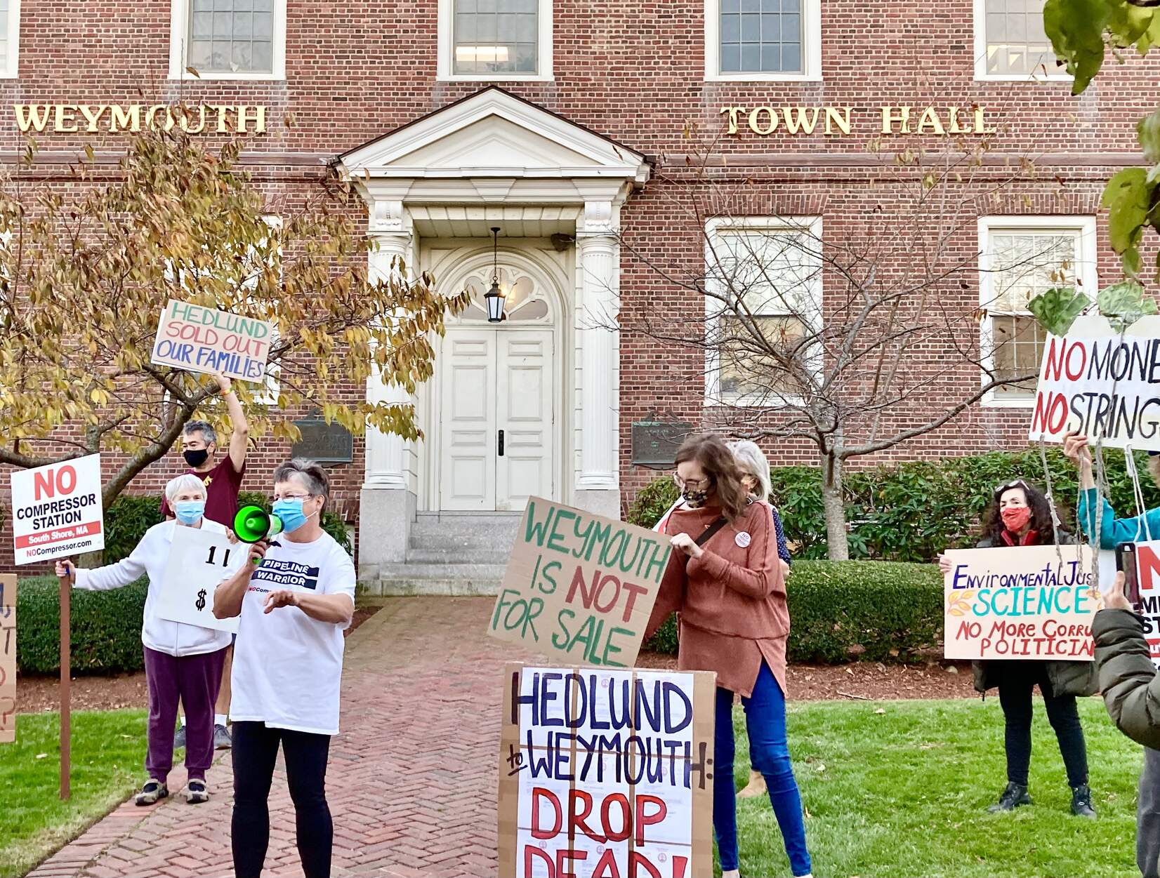 Massachusetts Locals Accuse Town Mayor Of ‘Colluding’ With Enbridge ...