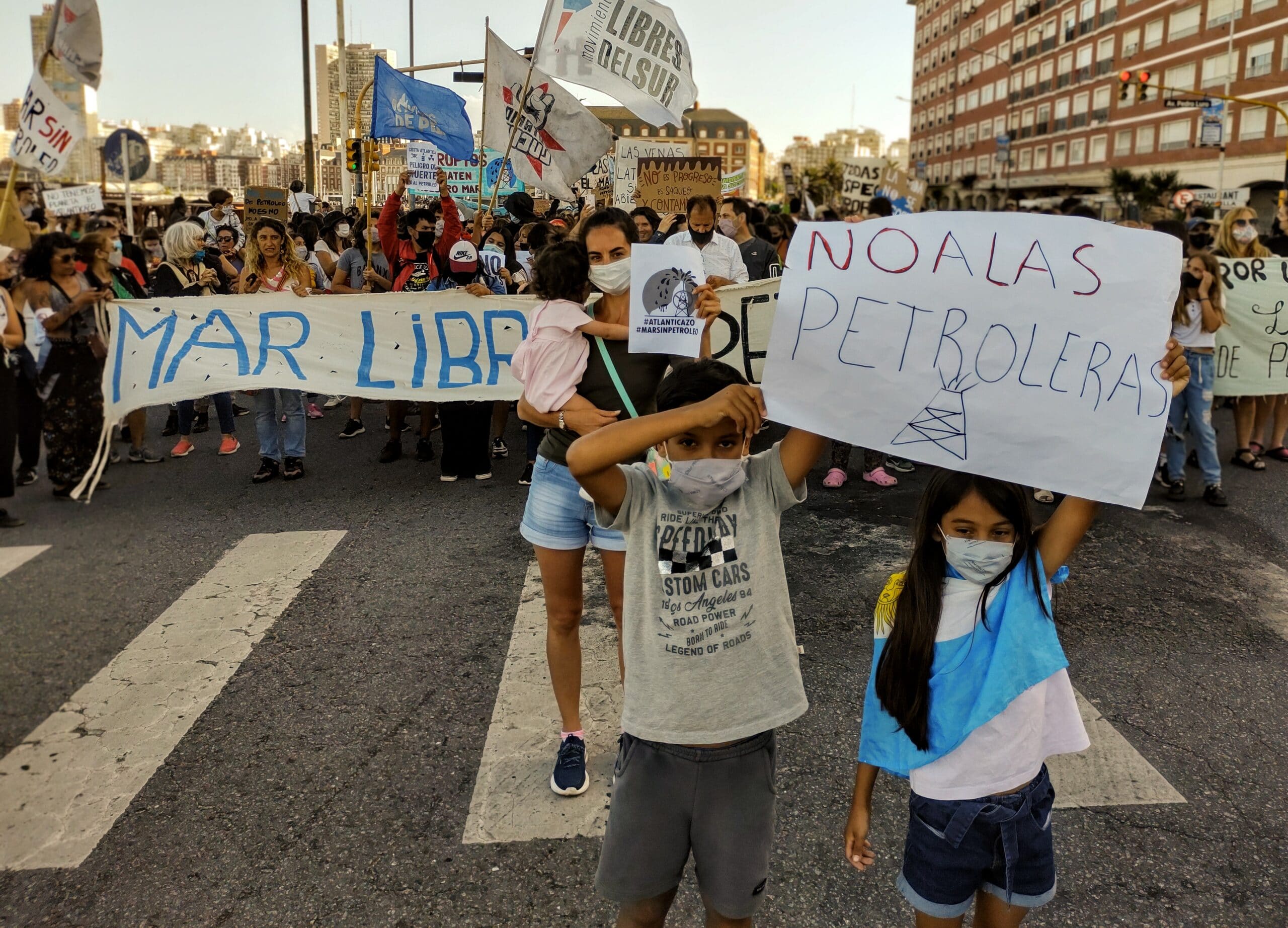 Protests Erupt in Argentina Over Plan for Offshore Oil Drilling - DeSmog